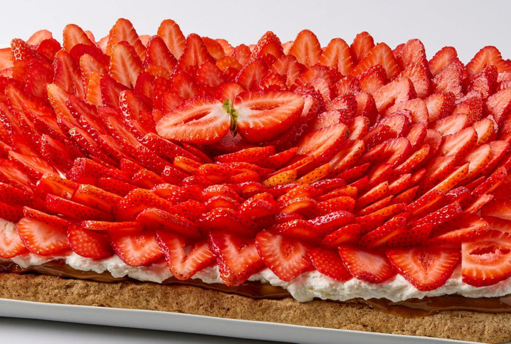 Crocante de Fresas - Our Best-Selling Pavlova – Catalina's Sweet Atelier